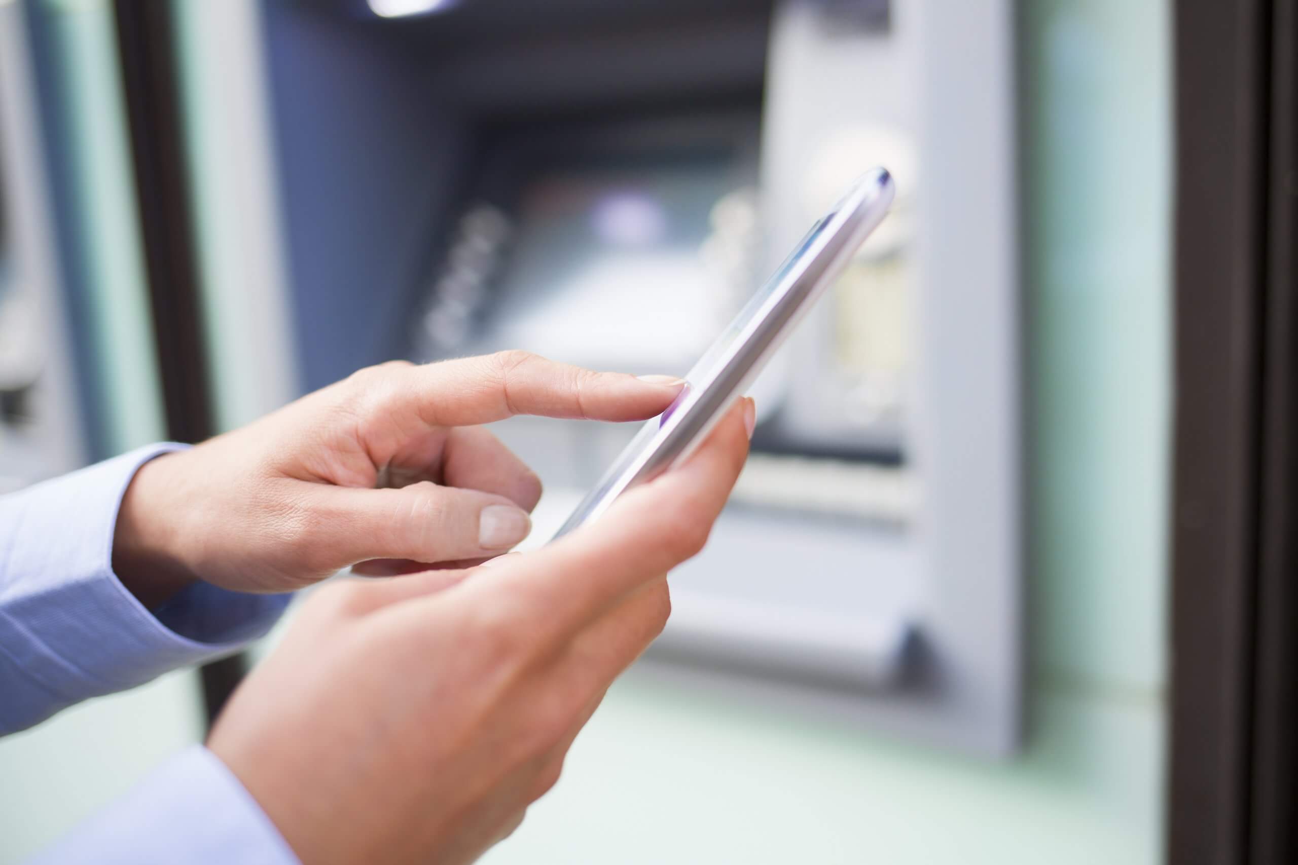 Jak wypłacić gotówkę korzystając z kodu BLIK? - BNP Paribas